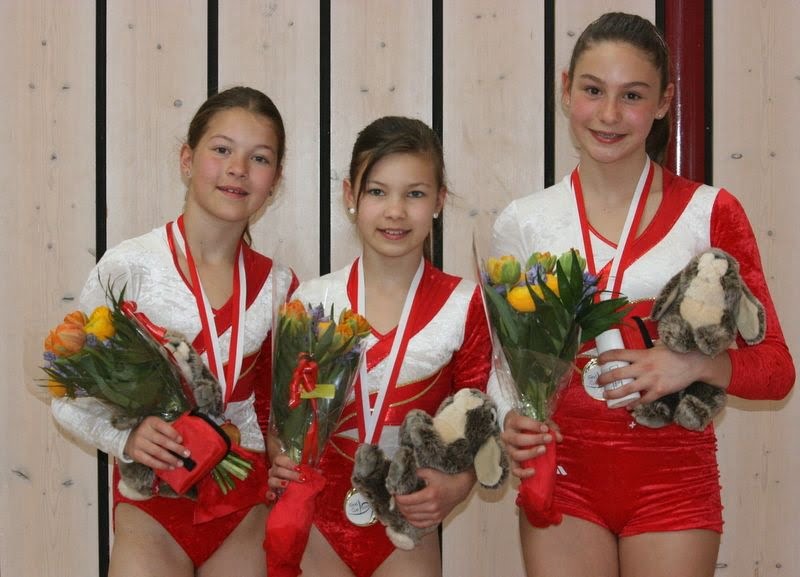 Agrès – Médaille d’or par équipe pour Julie, Marie, Louise à la Forel ...